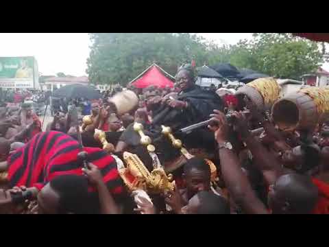 Otumfour Osei tutu ll Asantehene are dancing fortomfrom at manhyia ...
