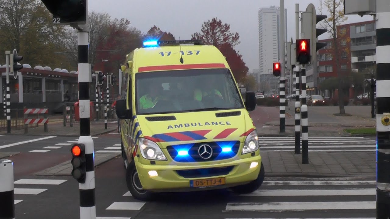 5 ambulances van regio Rotterdam-rijnmond met spoed naar verschillende ...