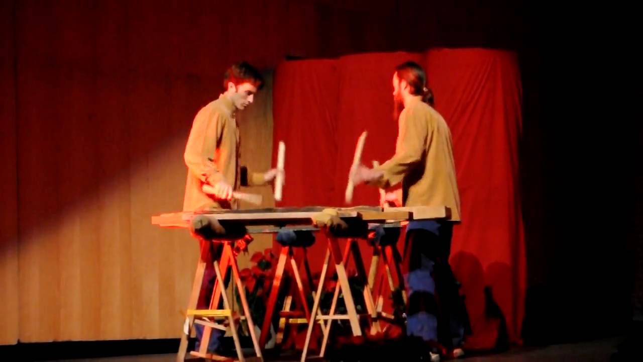 Baskų mušamieji instrumentai „txalaparta" - YouTube