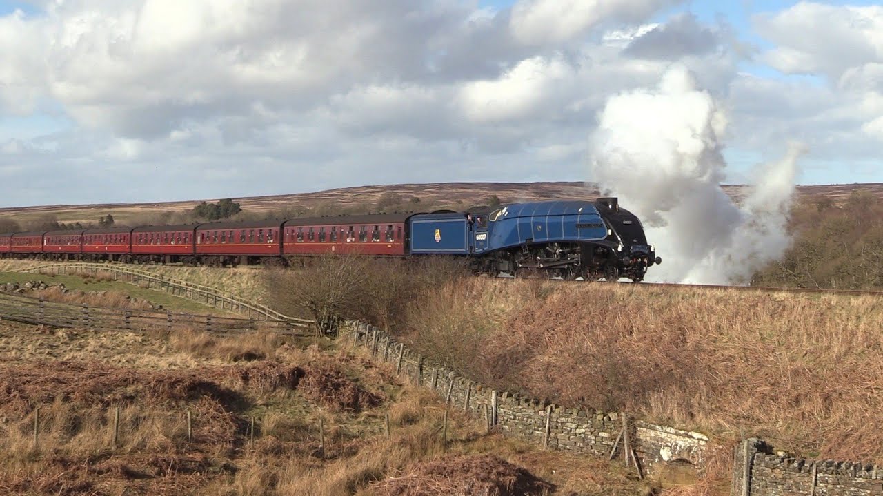 NYMR STEAM TRAIN 60007 A4 sir nigel gresley - YouTube