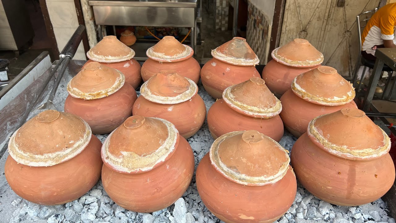 Full Making of Lucknow Style Chicken Handi at Purvanchal Handi Hut ...