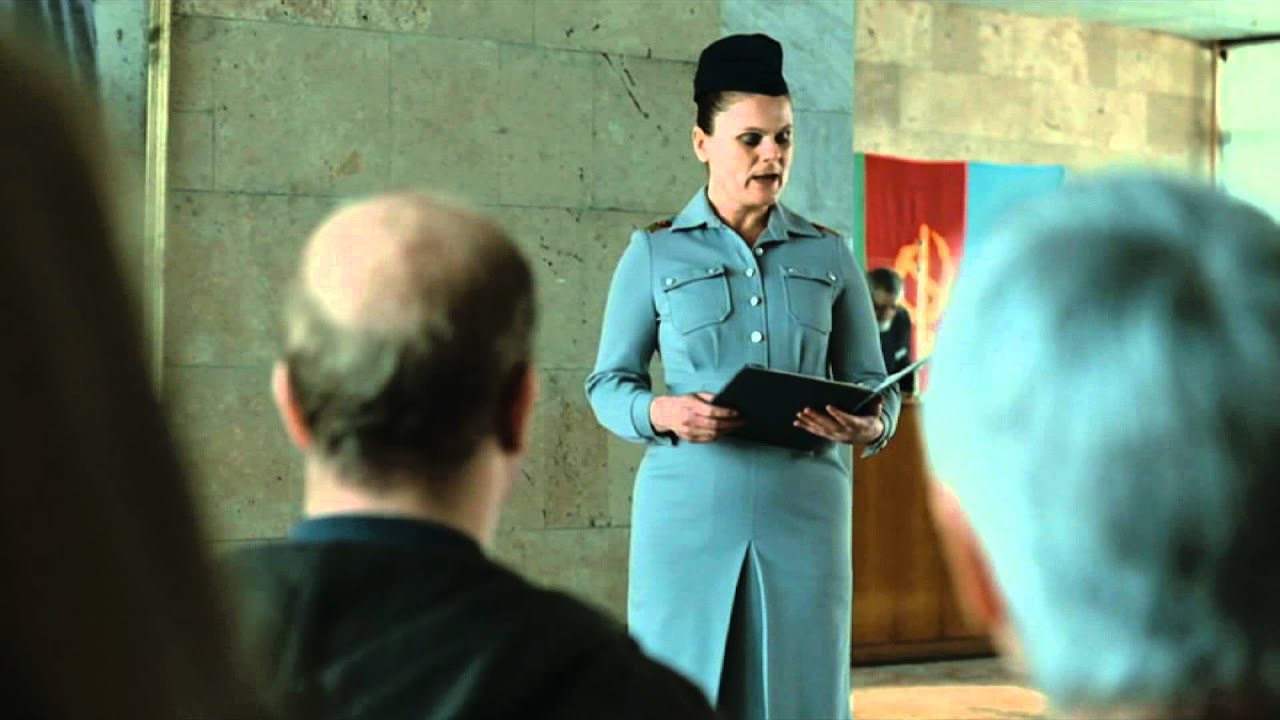RUHM Szene "Maria Rubinstein springt auf einer Schriftstellerreise für ...