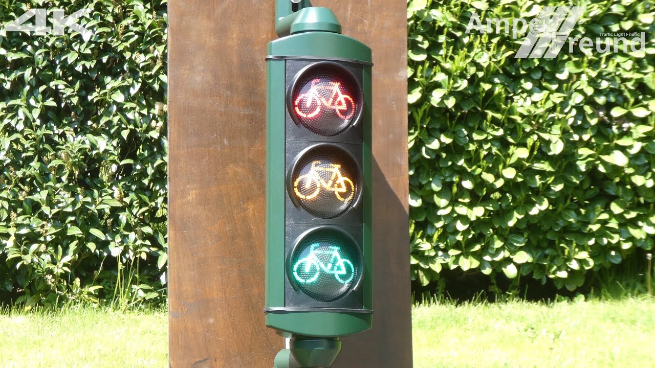 [4K] SWARCO Alustar Mini LED Bicycle Traffic Light Ø100 - YouTube