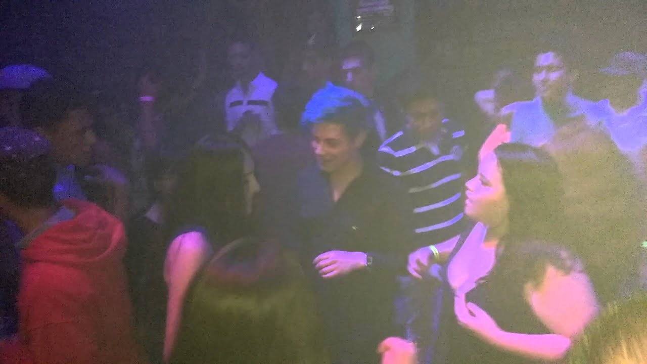 El mejor ambiente en zona centro Coko Bongo Tijuana - YouTube