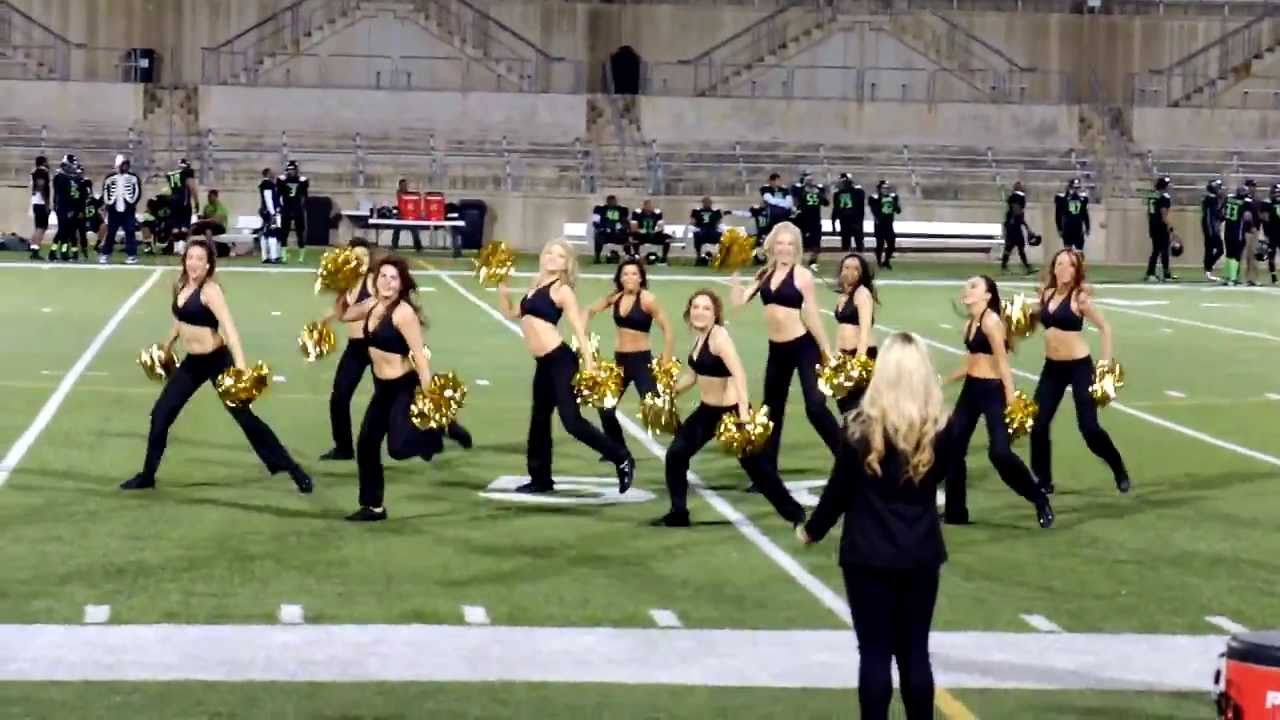 The Lady Vipers perform Scream and Shout on 03/02/2013 - YouTube