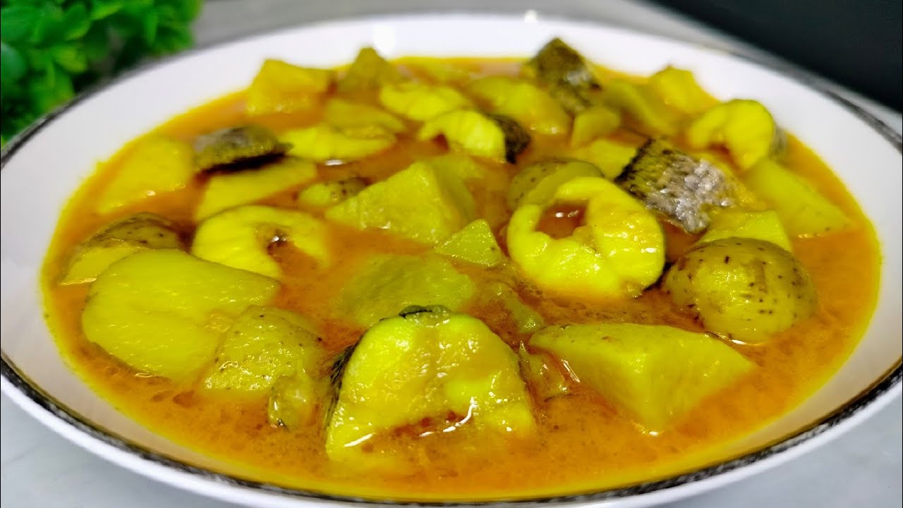 সুস্বাদু গাছ আলু দিয়ে শোল মাছের ঝোল | গাছ আলুর রেসিপি | Gach Aloo diye ...