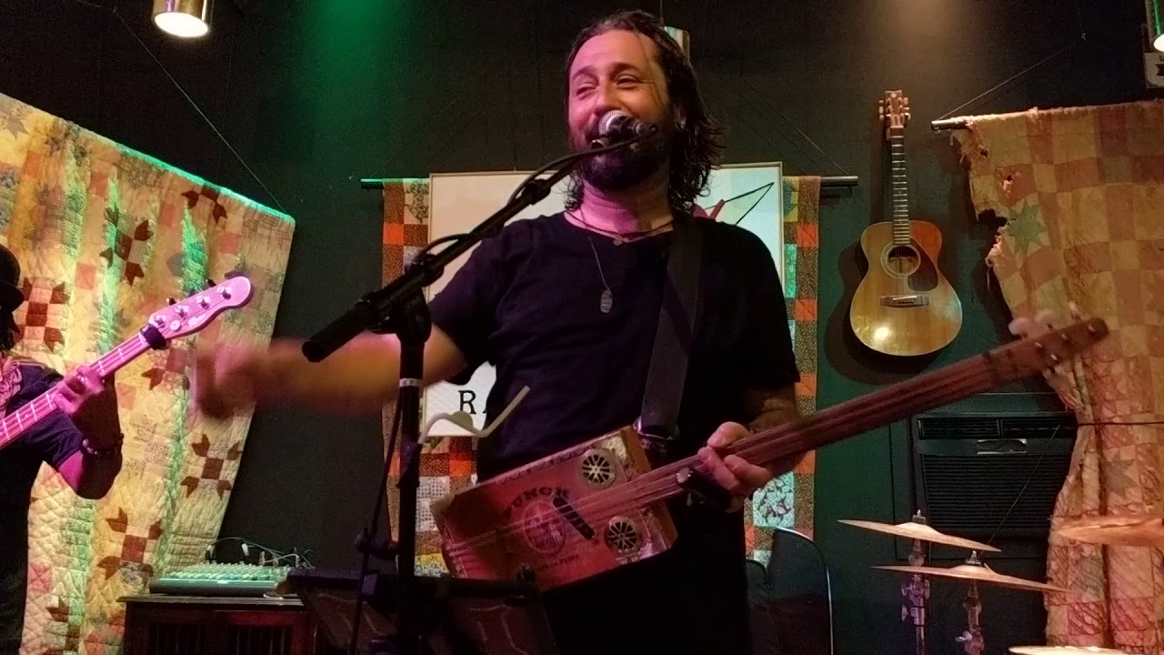 Anthony Rosano performing at Willaby's Friday Night Live(4) - YouTube