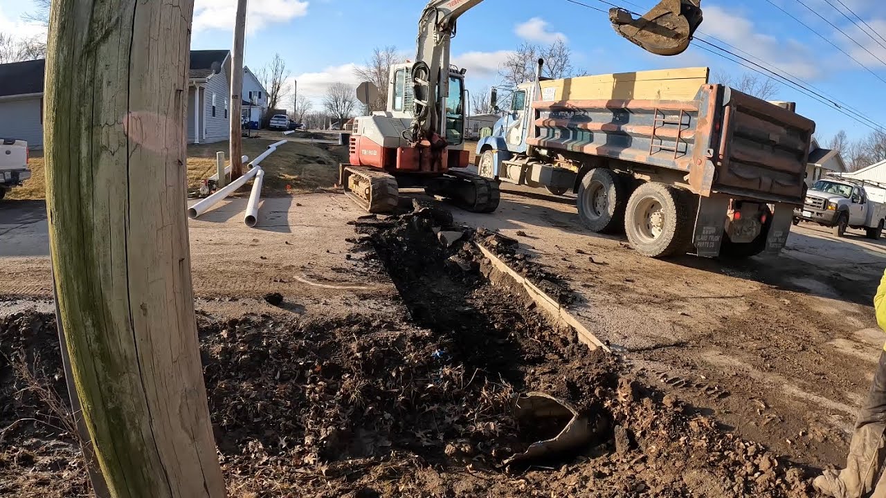 Working in the MUD #waterline - YouTube