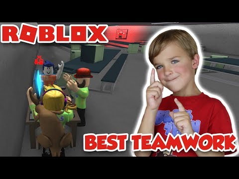 BEST TEAMWORK in ROBLOX FLEE THE FACILITY!