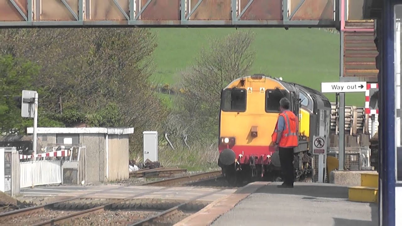 20303 and 37059 on 6C53 passing St. Bees Station with 8 Flasks [29/04 ...