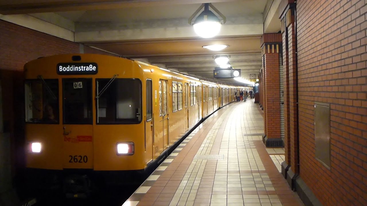 U8 Rathaus Reinickendorf (U-Bahn Berlin) - YouTube