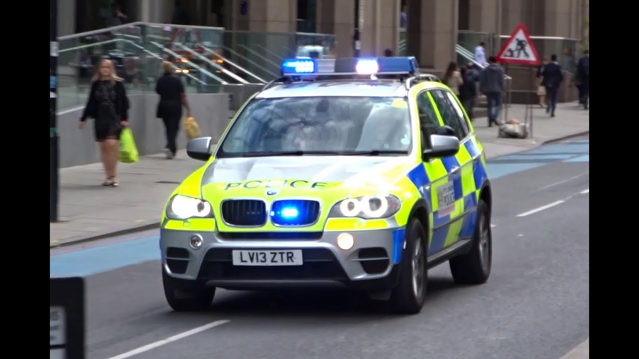 2x London Police ARVs Responding - YouTube