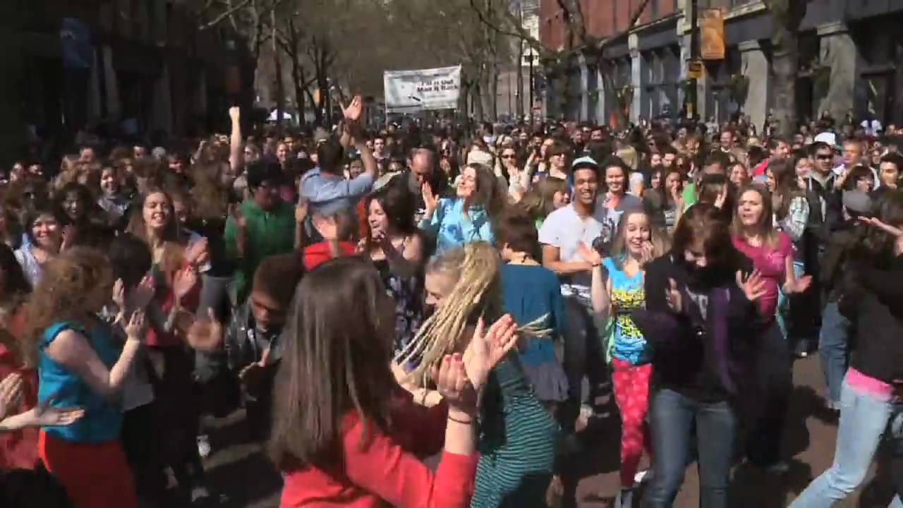Official Seattle Glee Flash Mob - Pioneer Square - YouTube