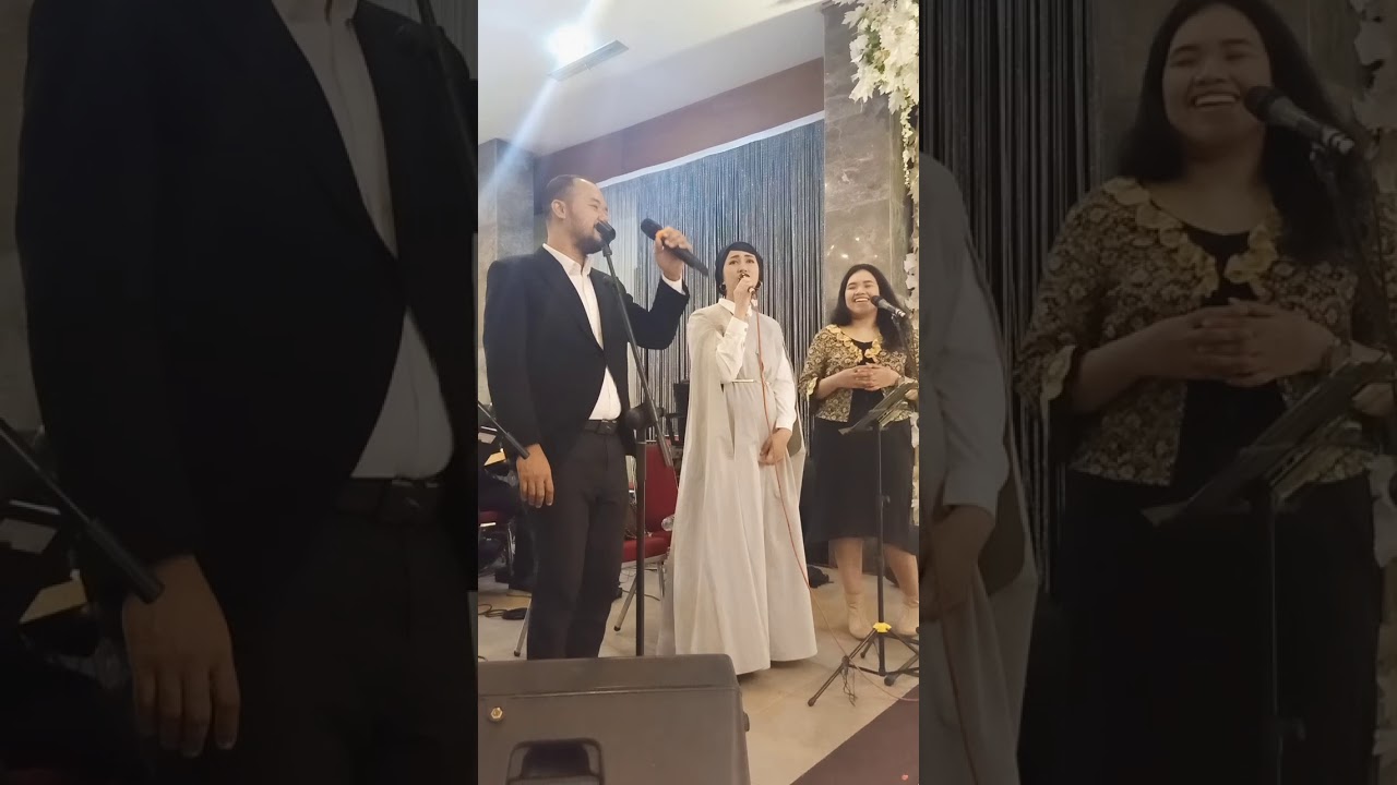 Ade andrini " prahara cinta " - YouTube