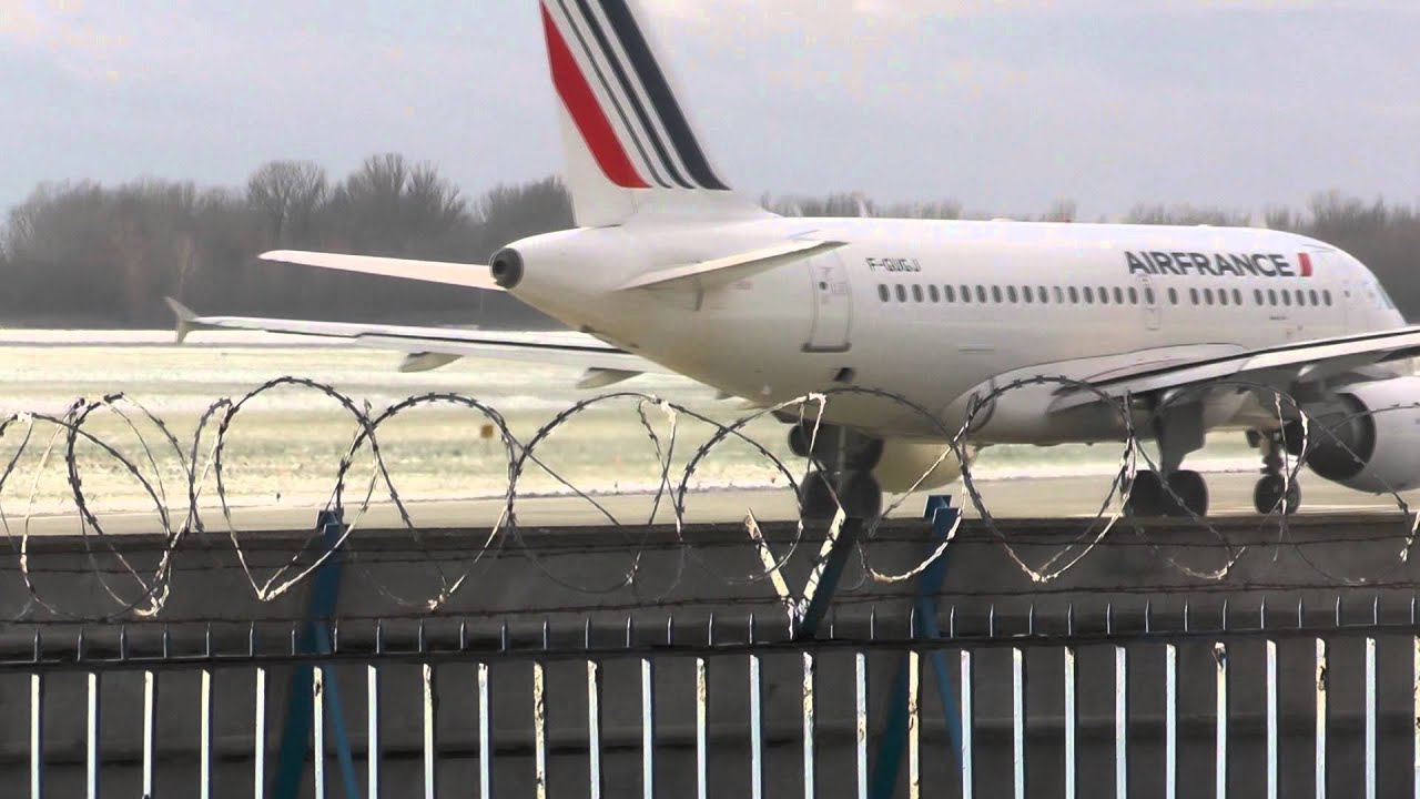 Planespotting at Warsaw Chopin Airport during the "Xaver" Cyclone - YouTube
