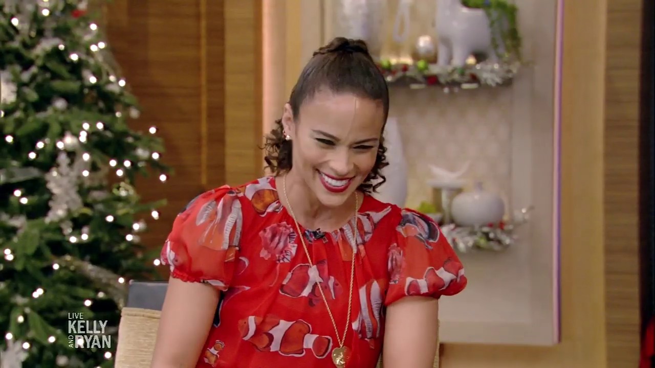 How Paula Patton Tricked Friends into Decorating her Christmas Tree ...