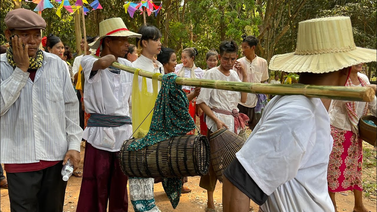 ពិធីដង្ហែនាងម៉េវនៅប្រាសាទនាគព័ន្ធដើម្បីសូមទឹកភ្លៀងតាមទំនៀមអ្នកស្រុកអង្គ ...