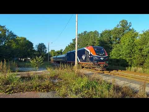 Amtrak Northeast Regional Train #84 arrives Northbound into Petersburg Amtrak Station - YouTube