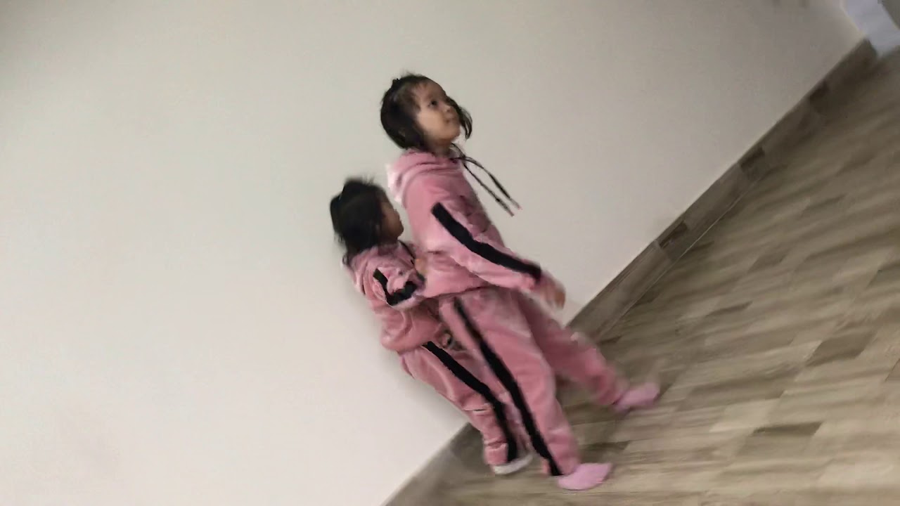 “EM Bé Chơi đùa ️EM BÉ VUI đÙA🌹em bé vui chơi thật đáng “ - YouTube