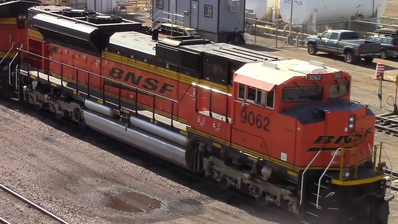 BNSF ALERT - In North Dakota, along old NP main line - YouTube
