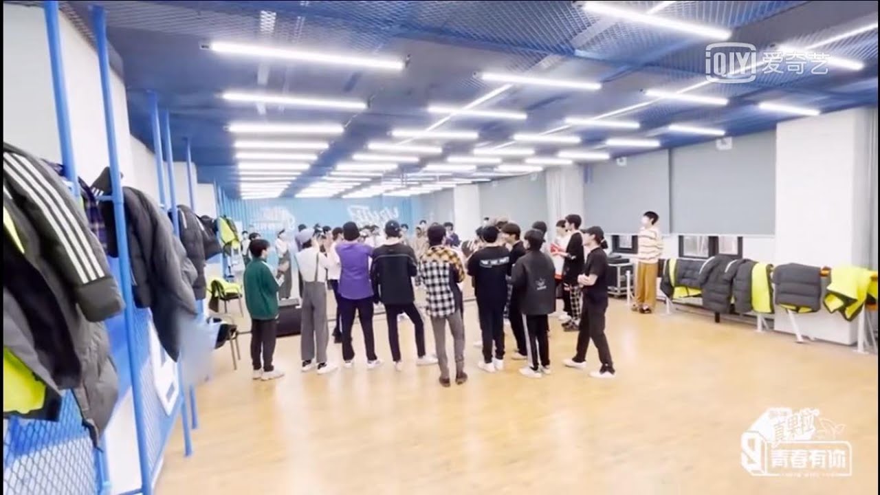 Youth with You 3 Trainees' daily "throwing handkerchief" contest หลัวอี ...