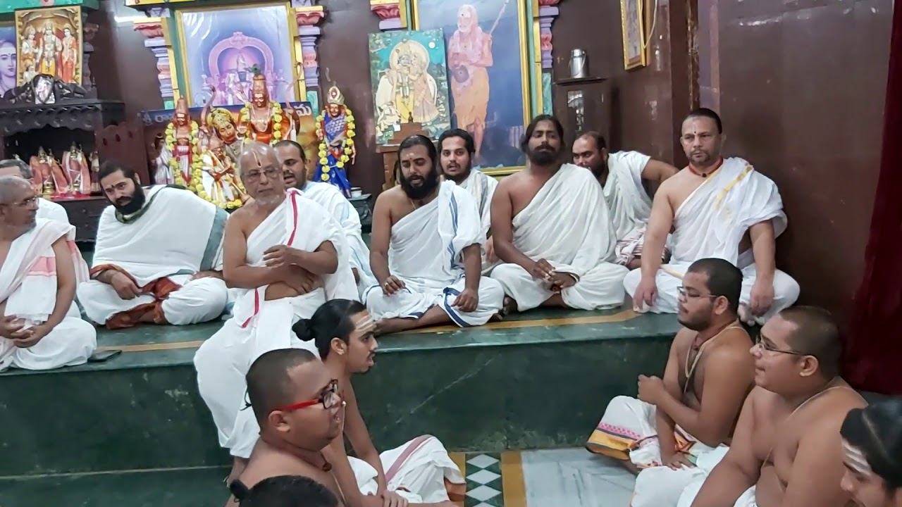 Ghana Paatha by Scholars and Students at Veda Bhavanam, Hyderabad - YouTube