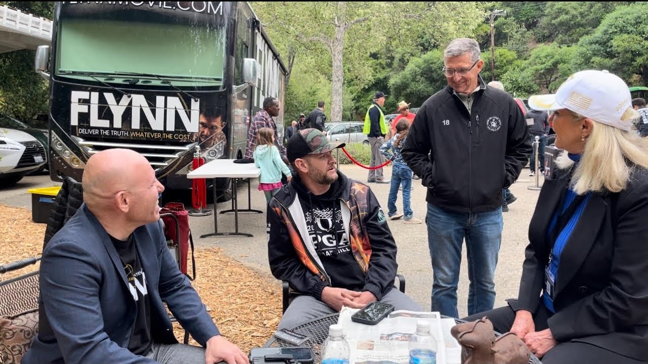 General Michael Flynn, Michael Flynn Jr. & Ivan Raiklin with Lori Mills ...