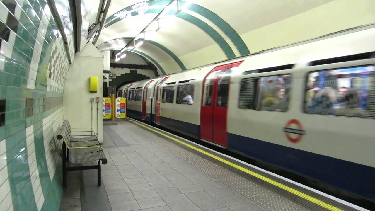 London Tube - Piccadilly Line depart from Russel Square Station ...