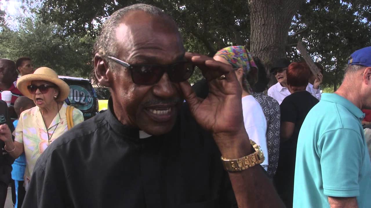 VIDEO: Voices at Corey Jones protest | Rev. Bernard E. Wright - YouTube