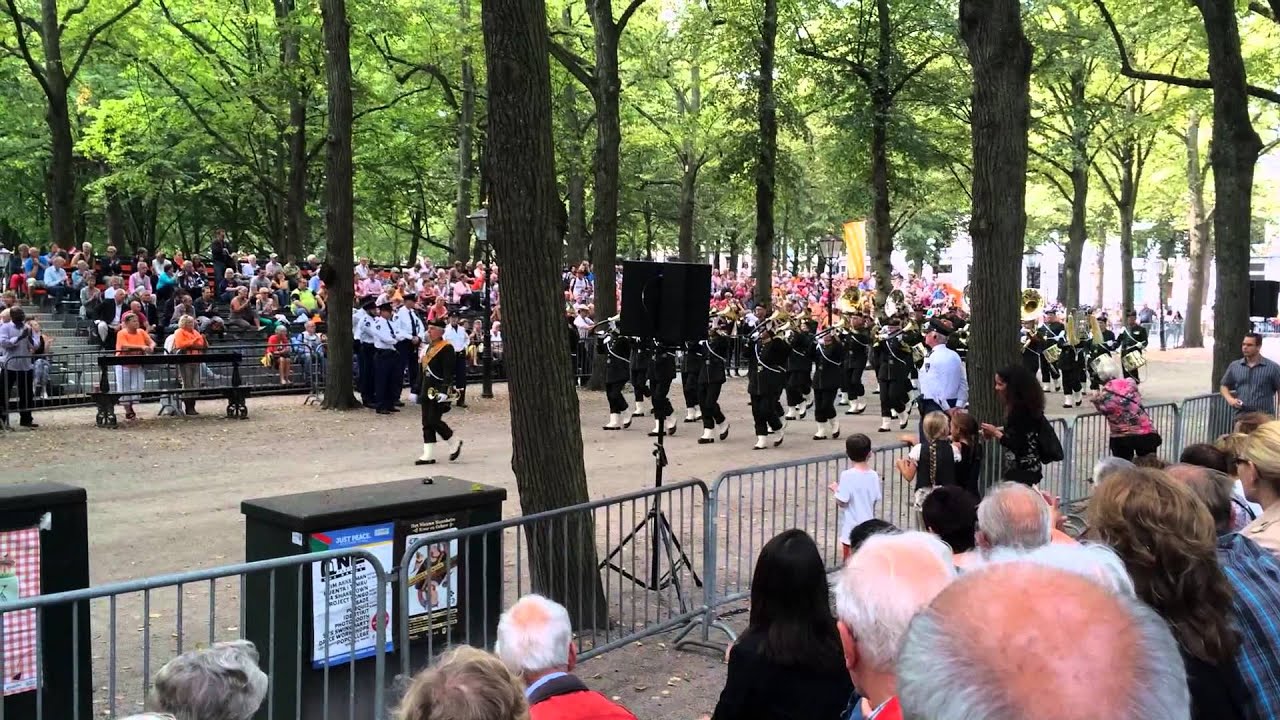 Traditioneel Jachthoornkorps Garde Jagers - YouTube