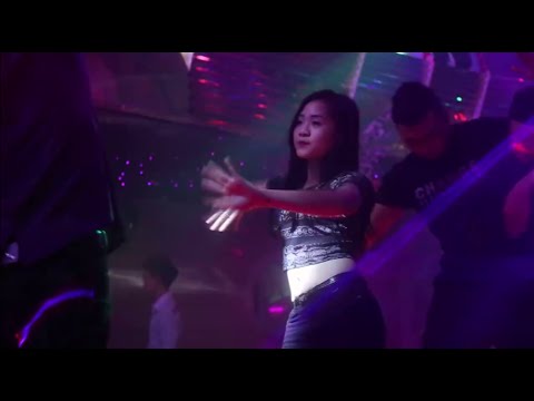 10 Hour Loop of Pretty Dancing Girl - YouTube