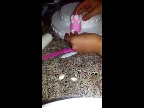 Şeker Hamuru ile Hello Kitty Figürü part 1(Hello Kitty figure with sugar dough part 1)