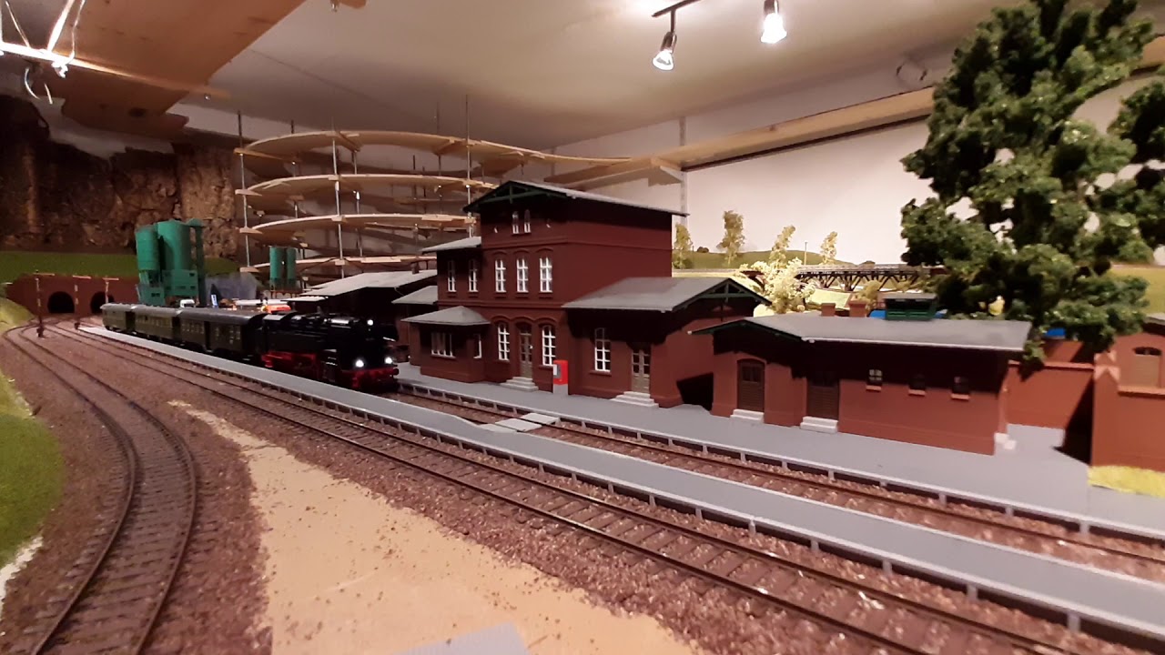 Roco BR 85 mit Dampf (Teil 1) - YouTube