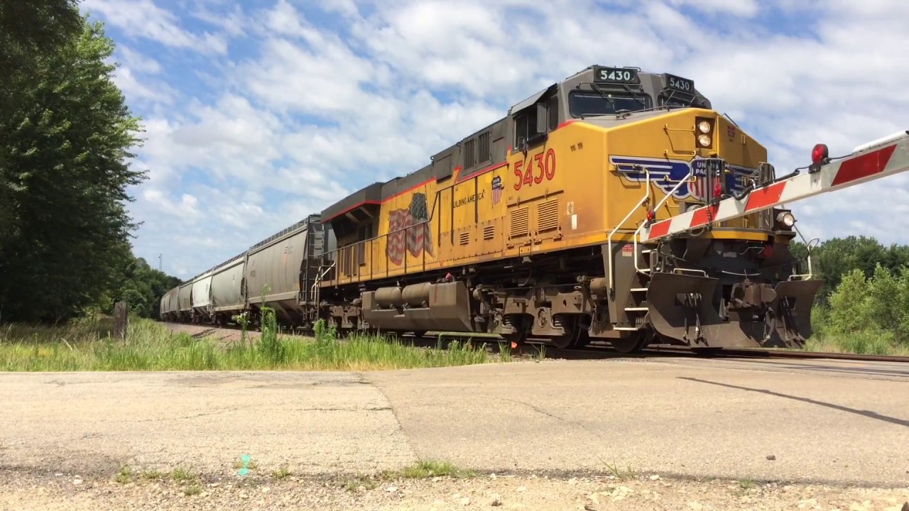 UP Grain Train With 2 End DPU's - YouTube