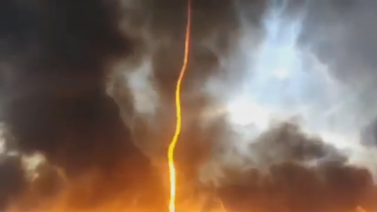 FIRENADO FIRE TORNADO TWISTER in AUSTRALIA FIRES - YouTube