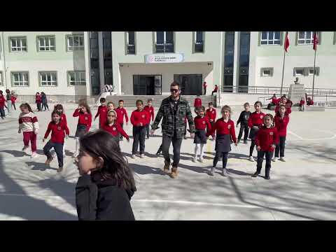 Ayağında takunya 23 Nisan okuma bayramı mezuniyet