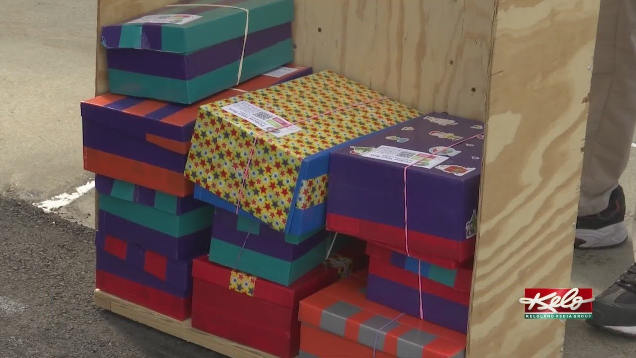 Spreading holiday cheer in a shoebox - YouTube