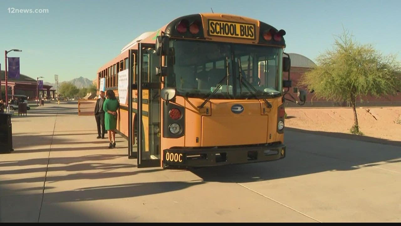 Phoenix Union High School District adds 4 electric buses to fleet - YouTube
