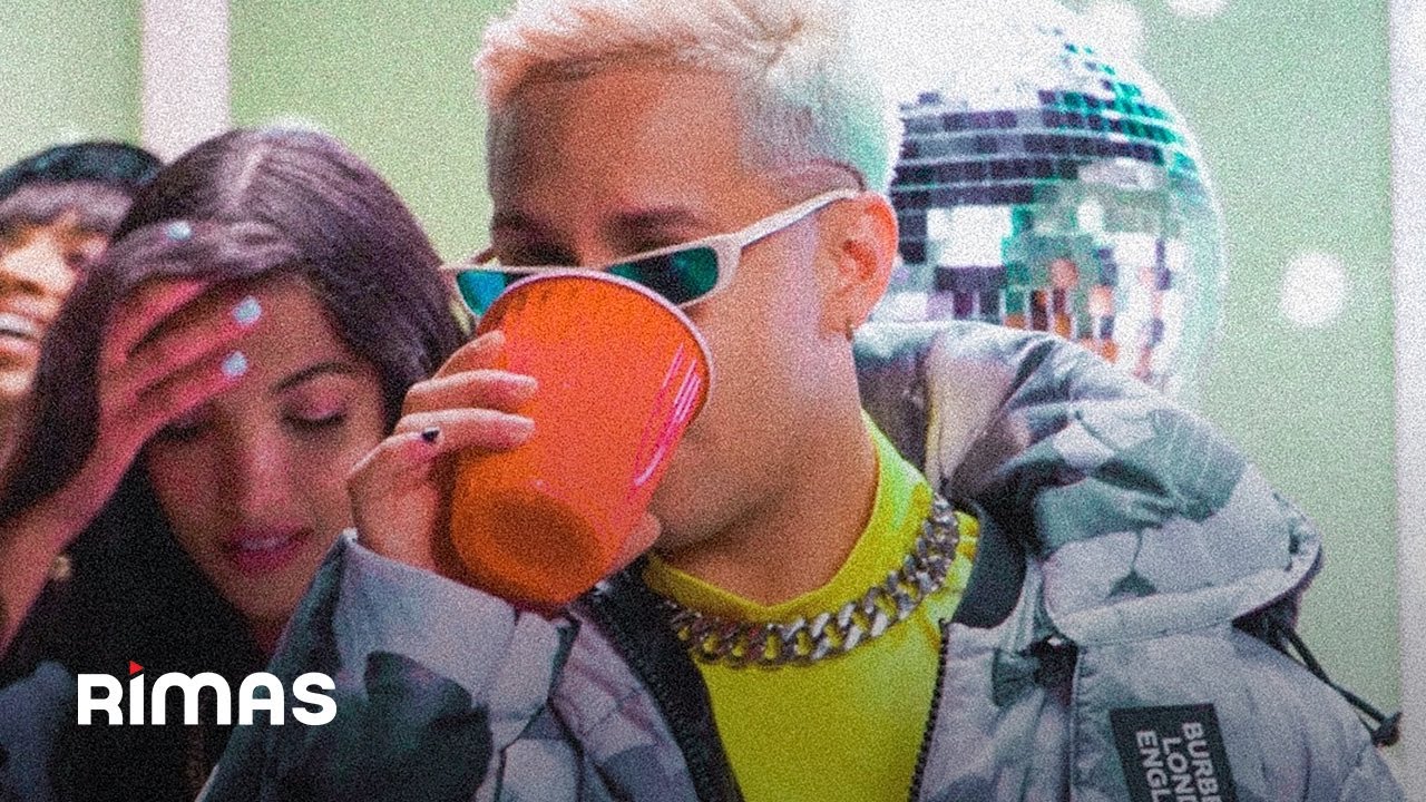 Mora - Pégate (Video Oficial) - YouTube