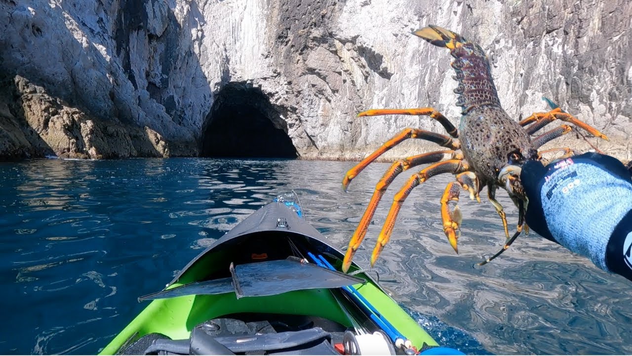 HUGE SEA CAVE EXPLORING and Freediving for CRAYFISH (Rock Lobster) off ...