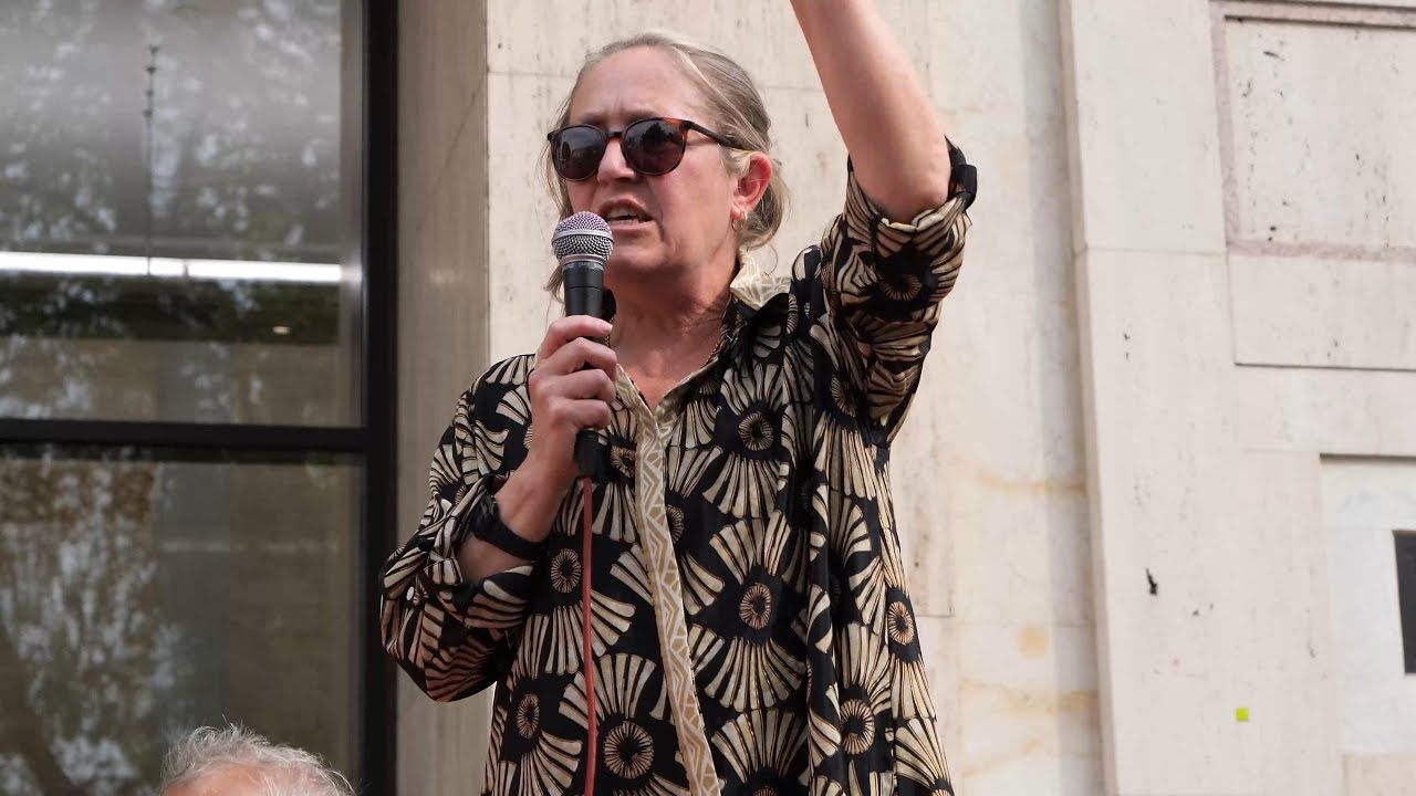 Sarah Lunnon | Shell HQ | London | 26 April 2025 | Just Stop Oil - YouTube