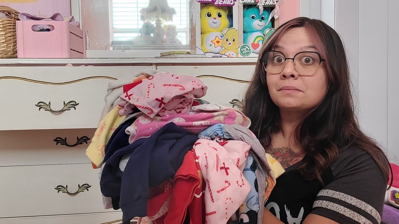 Cleaning out my daughters dresser - YouTube