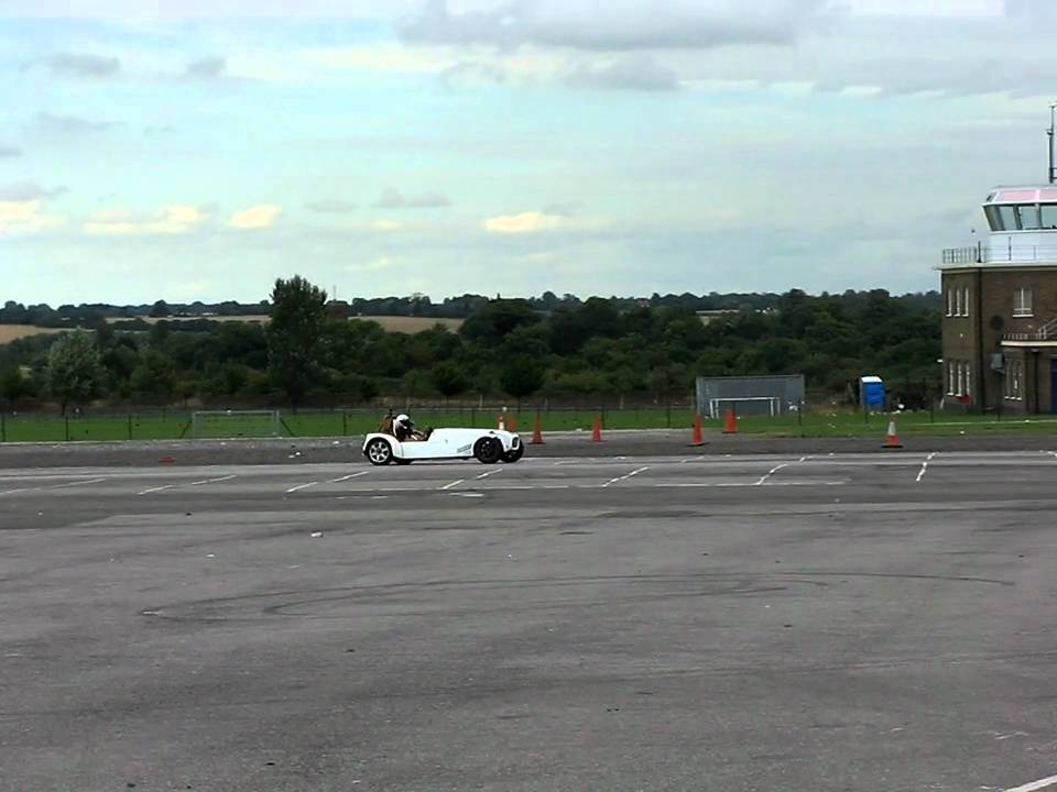 North Weald Luego Velocity 200sx burnouts doughnuts - YouTube
