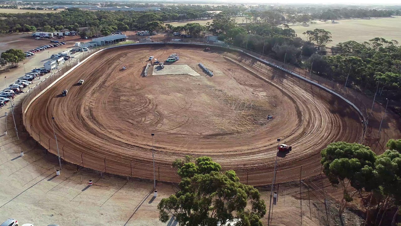 Moora Speedway 18 Jan20 - YouTube