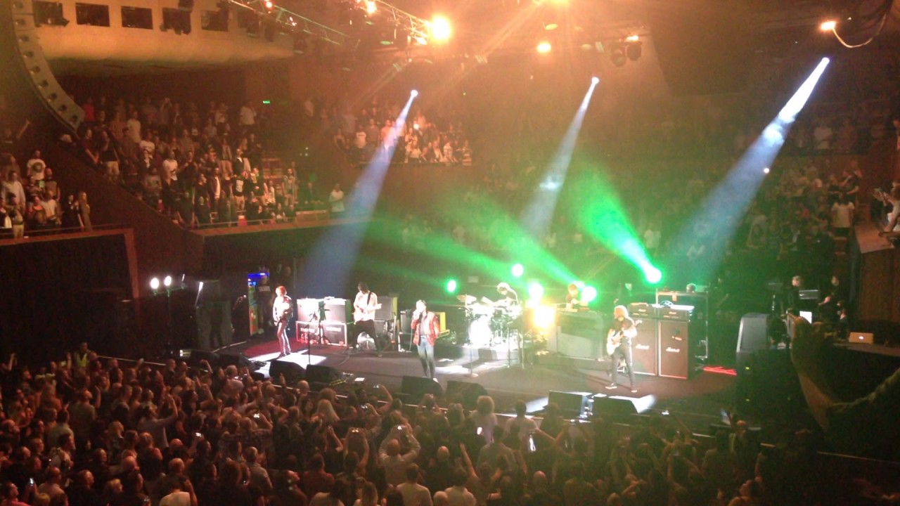 Kasabian - Fire (Live at the Sydney Opera House) 08-03-2017 - YouTube