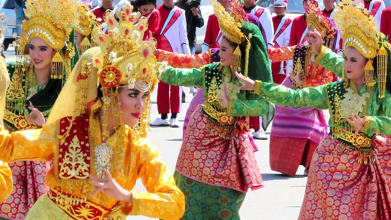 TARI PERSEMBAHAN Sanggar Tari DUTA SANTARINA | Pawai Budaya Kota Batam ...