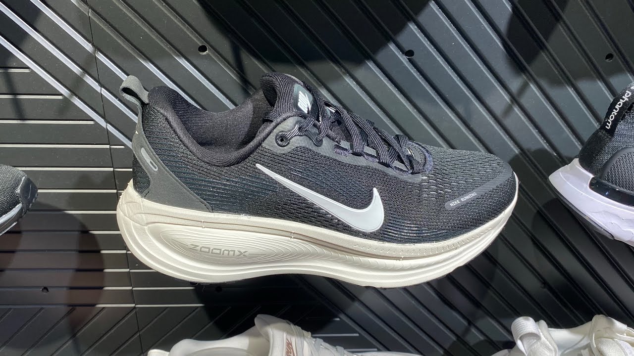 Nike Vomero 18 (Black/ Coconut Milk/ Light Iron Ore/ Summit White ...