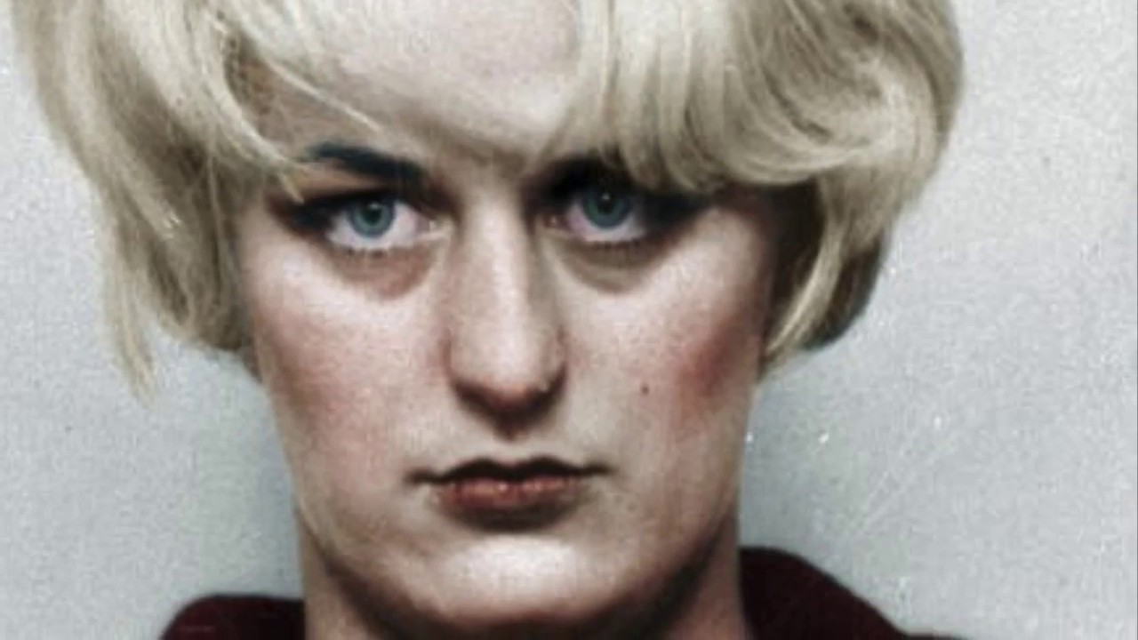 The story of serial killers Myra Hindle and Ian Brady - YouTube