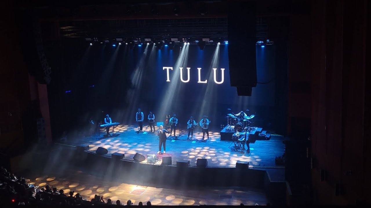 TULUS Live in KL 2023 - Intro + Satu Kali - YouTube