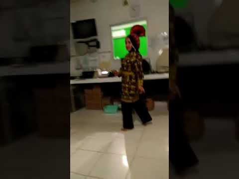 Ibu sek cam latihan menari